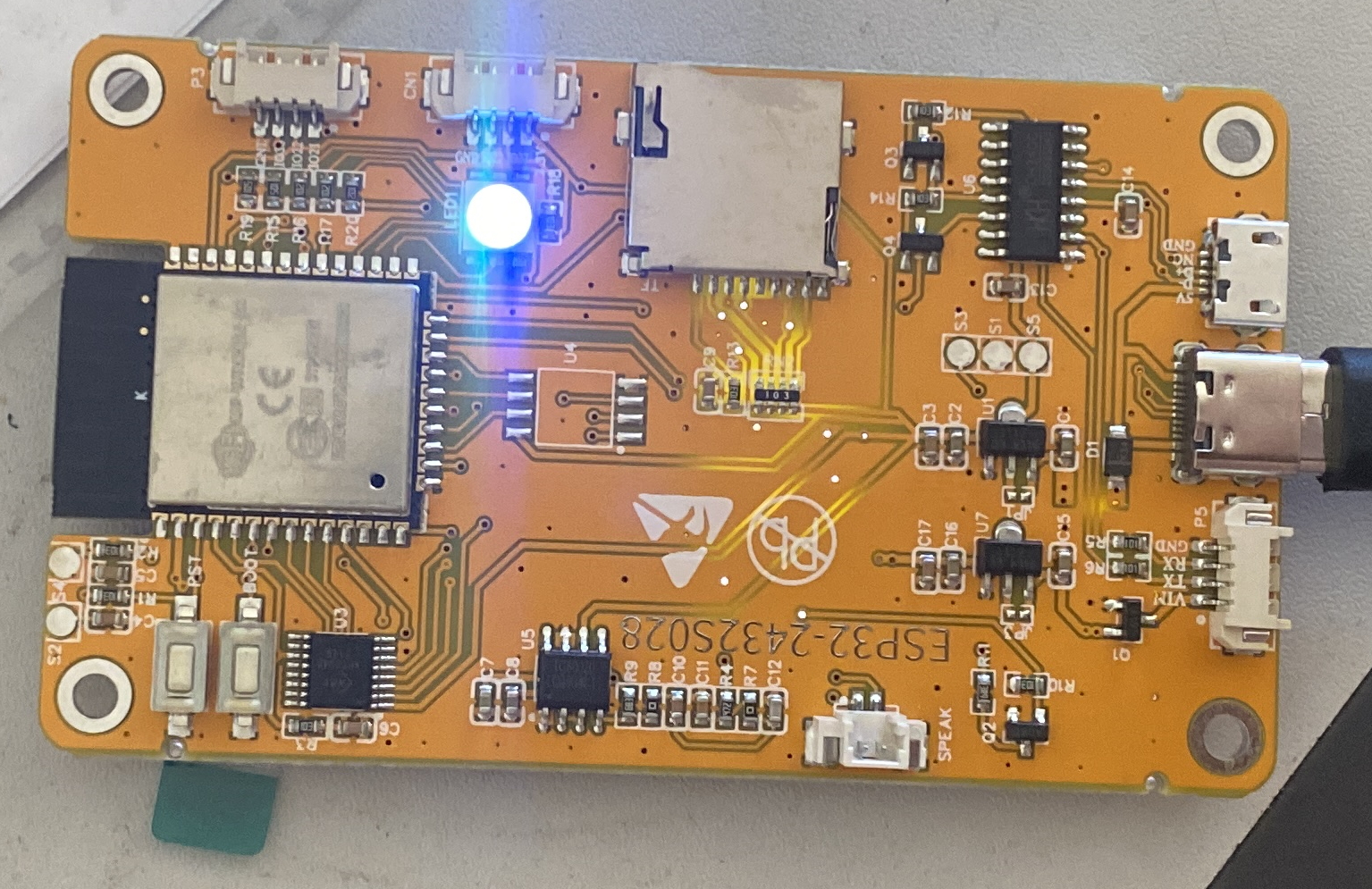 Web Radio ESP32-2432S028-I2S | macsbug